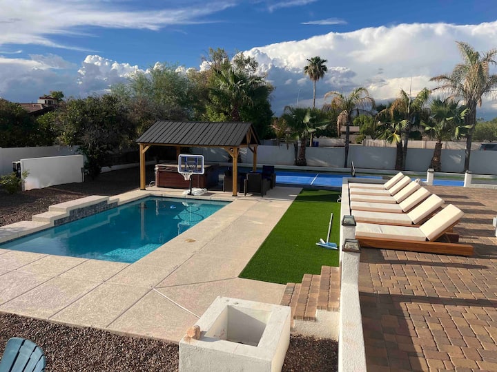 Val Vista Retreat With Pool And Pickleball! - Mesa, AZ