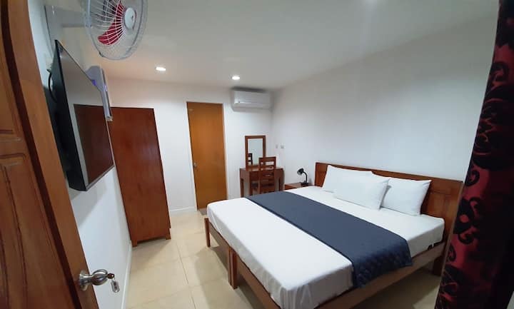 Rm4: 1 Kingsize Double Bed, En-suite, Split Aircon - Bacong