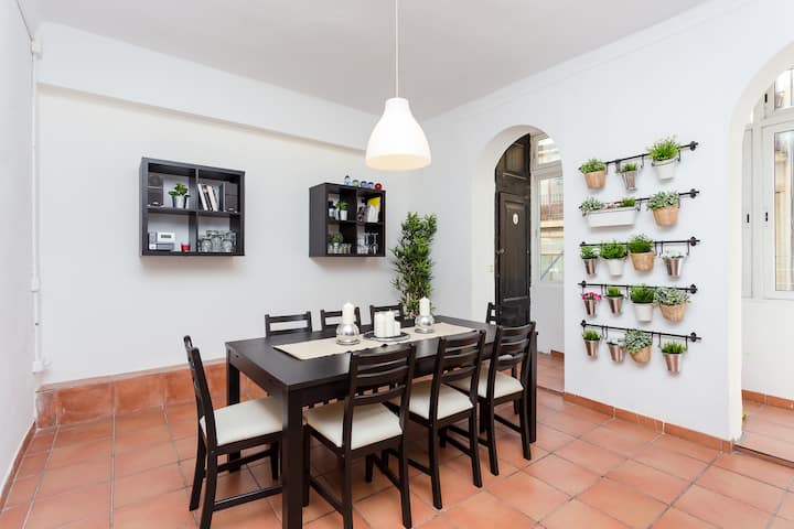 Great Room (#1) With Views To Arc Del Triomf - Barcellona