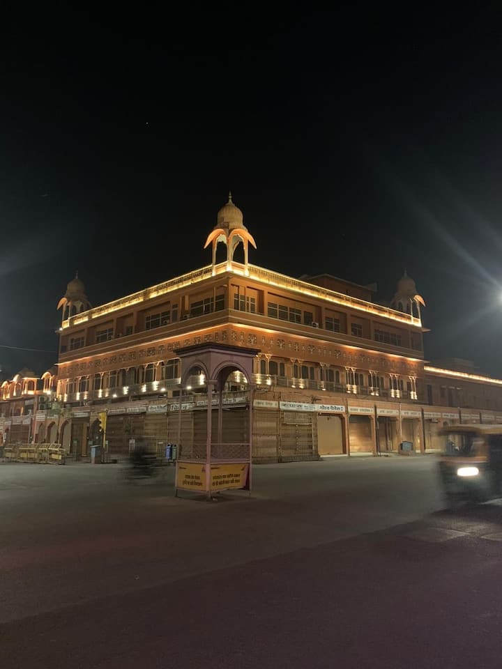 Old Traditional Heritage House With Royal Feel Located In Main Pink City - Jaipur