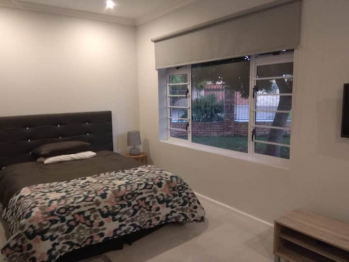 Miller Street Studio Unit - Gqeberha