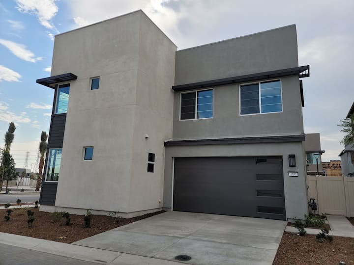 Cozy Charming Private Room With Private Bathroom - Ontario, CA