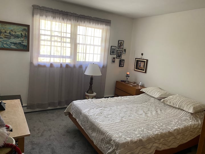 Relax In Comfort And Cleanliness Room - Concord, MA
