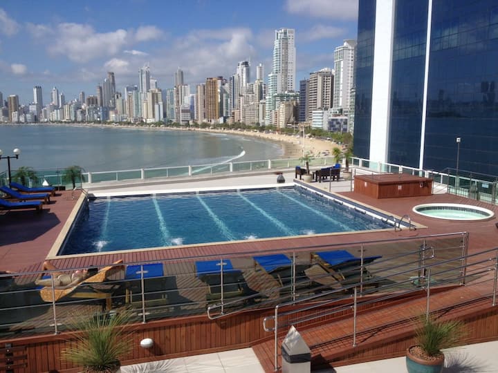 Loft Próximo A Praia Com Piscina E Garagem - Balneario Camboriú