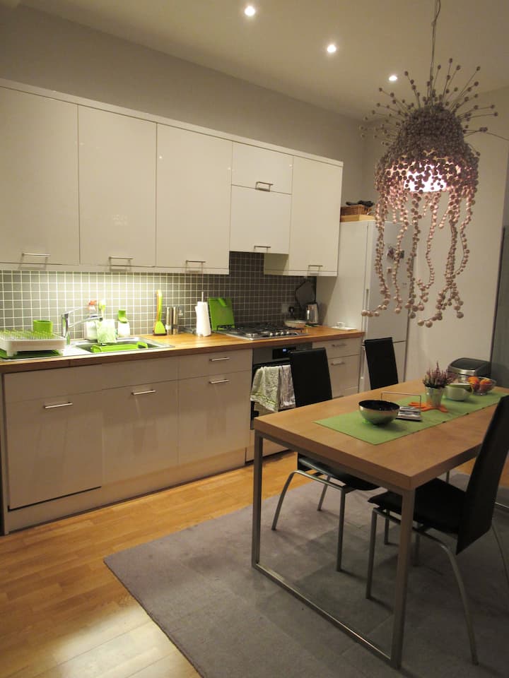 Room With Private Bathroom In Willesden Green - Central London