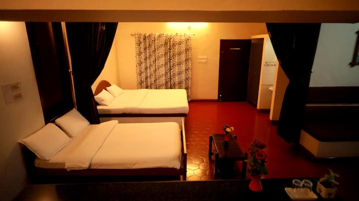 Cozy Balcony Room With Private Entrance - Kuttikkanam