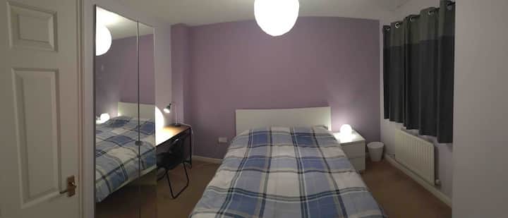 Modern En-suite In A Friendly Professional House - Coventry