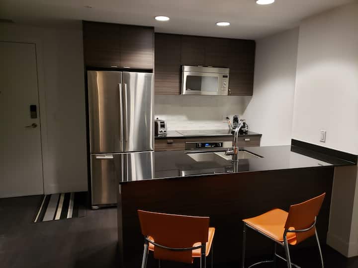 Studio In Calgary's Trendy Beltline District - Calgary