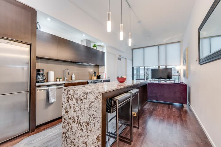 Stylish 1br Suite • King West • Walk Everywhere - Toronto