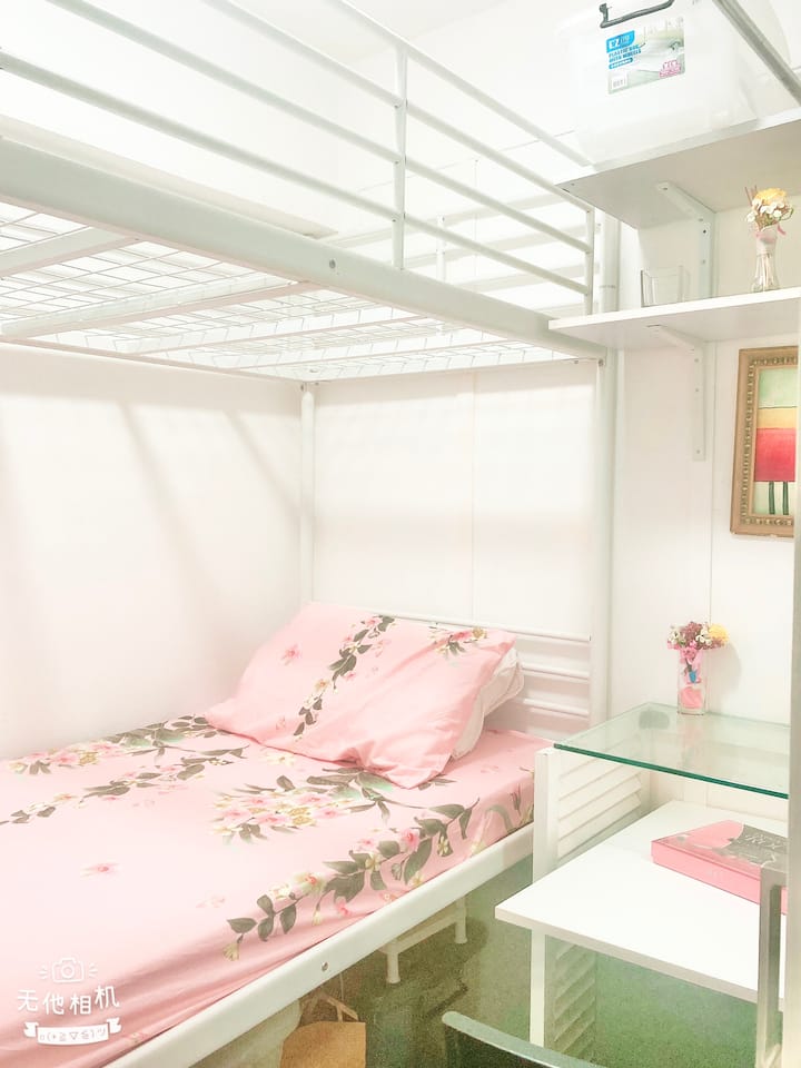 Central Good Location With Lift - Sheung Wan