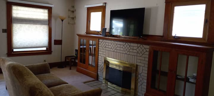 Cheerful
3 Bedroom Home With Parking On Premise - Youngstown, OH