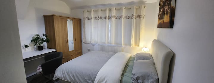 Bewsey White House Ensuite Double Bedroom R4 - Warrington