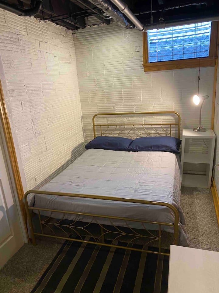 8 Historical Colonial On Ysu Campus - Youngstown, OH