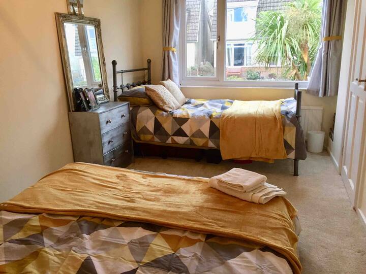 5 Min Walk To Stunning Beach - Bridgend