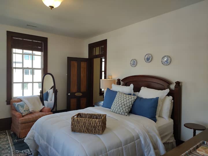 Cahoon & Daniels-1871 West Wing @ The Manteo House - Nags Head, NC