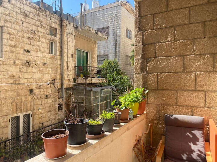 Sunny And Cozy Weibdeh Flat - Amman