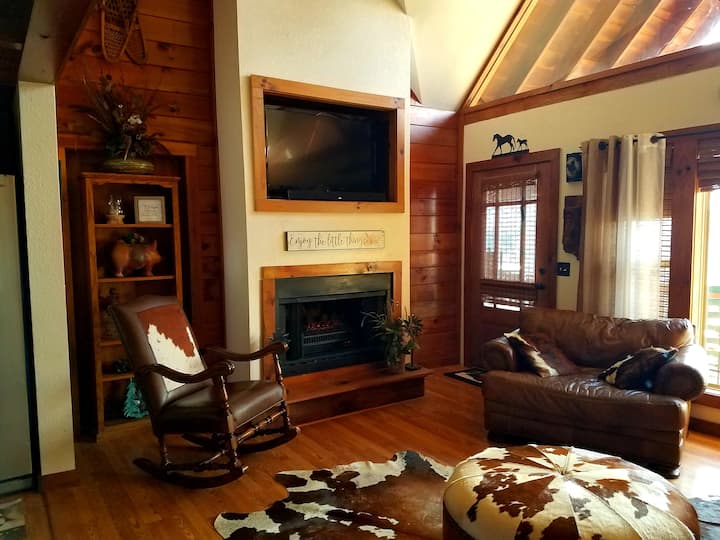 4 Bedroom 2 Bath Rustic Cabin - Franklin, NC