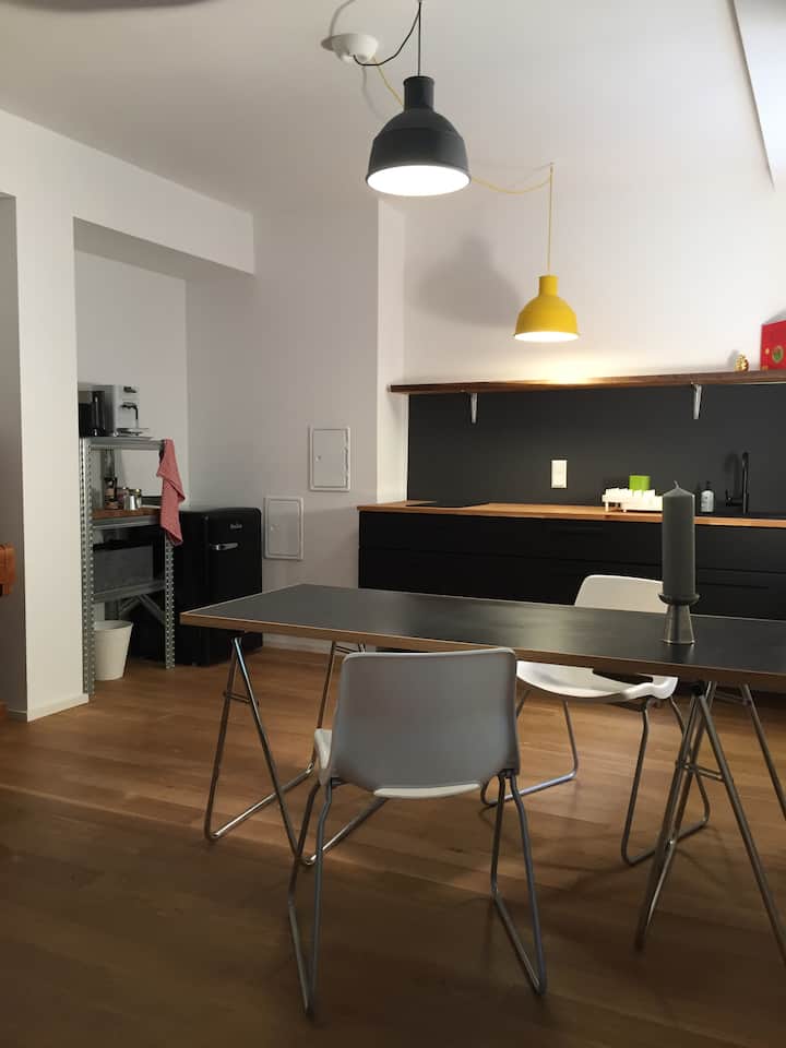 2 - Zimmerwohnung, Ruhig Und Zentral - Stoccarda