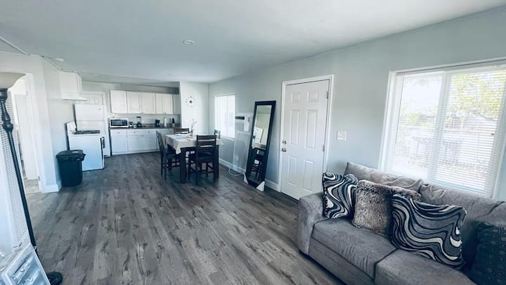 Lovely 2-bedroom Apartment With Free Parking - Lakeside, CA