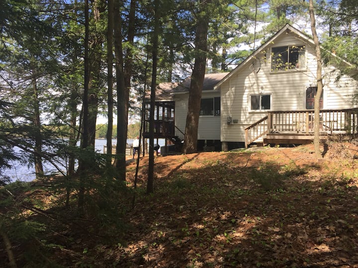 4 Bedroom Classic Muskoka Cottage - Bracebridge
