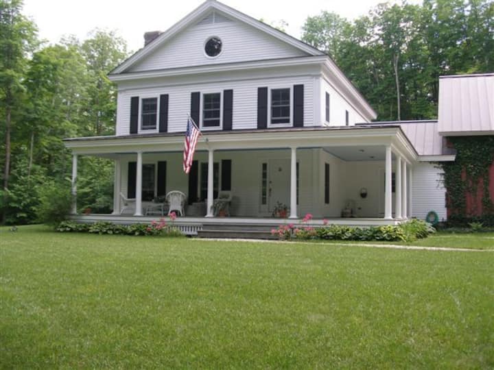 Secluded Vt Home, Close To Town And Skiing - Manchester, VT