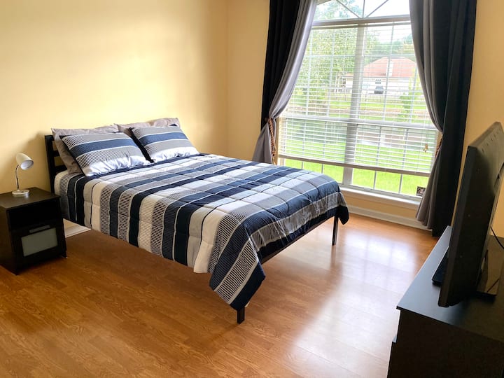 Master Suite With Private Bath And Lake View! - Jacksonville, FL