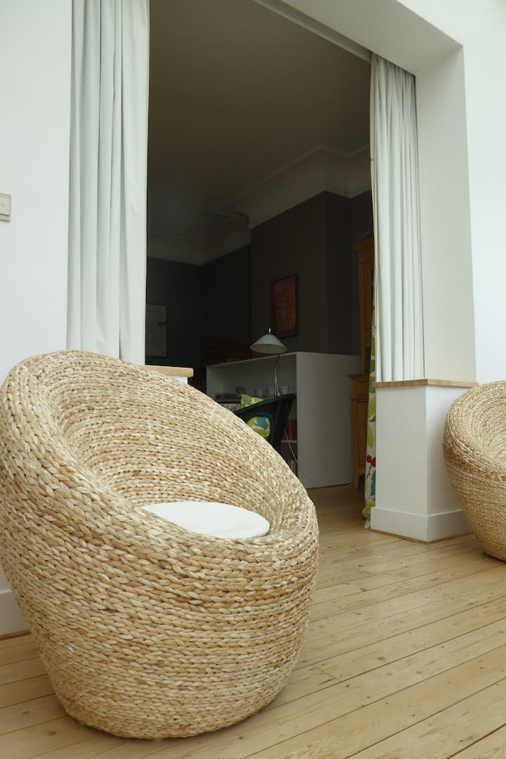 Brightful And Spacious Twin Bed Room In Uccle - Bruselas
