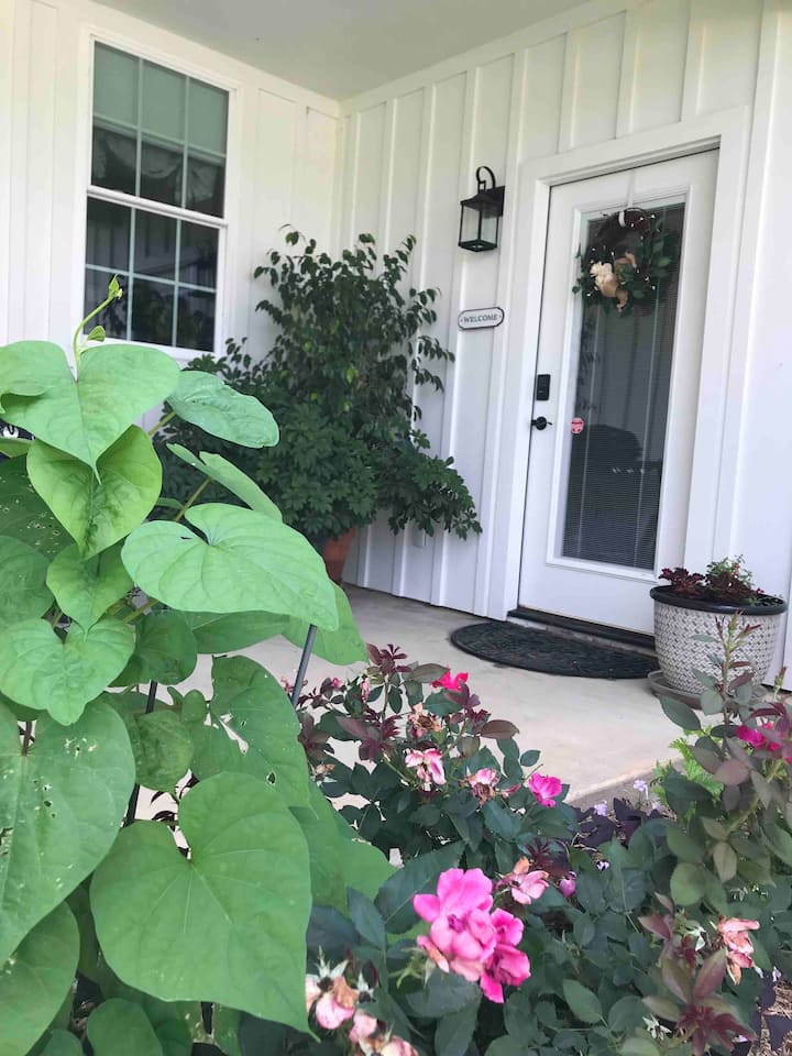 Quiet, Country Suite. Magnolia, Craft Village. Eat - Texas