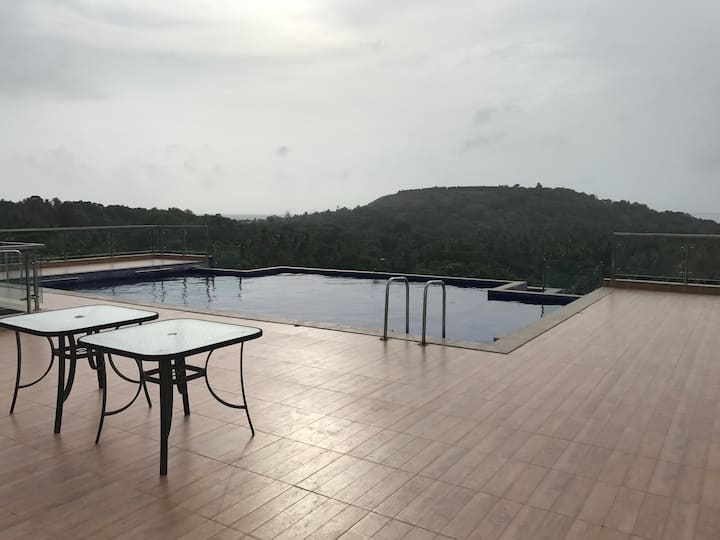 Symphonny Apt Goa-1bhk, Sea-view Terrace, Vagator - 고아