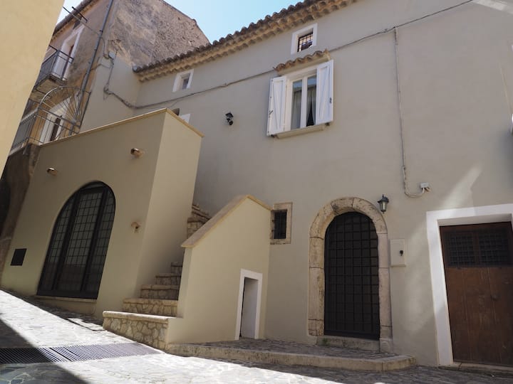 Soggiorna In Un Fantastico Borgo Medioevale - San Lucido