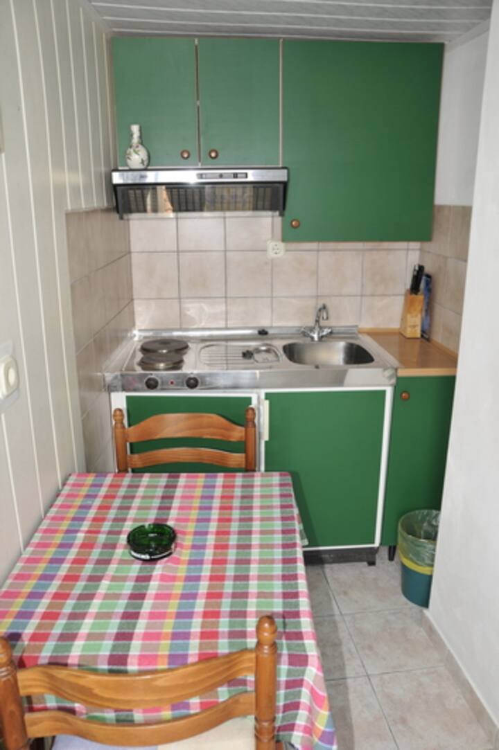 Green Apartment Belo - 1 To 2 Guests - コールチュラ島
