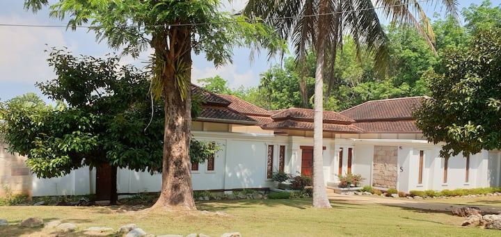 Relaxing Large Garden Pool Villa - Phuket