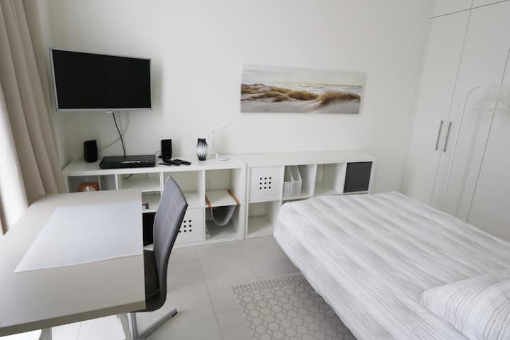 Zürich: Zimmer In Atelierwohnung Im Grünen - Zúrich, Suiza