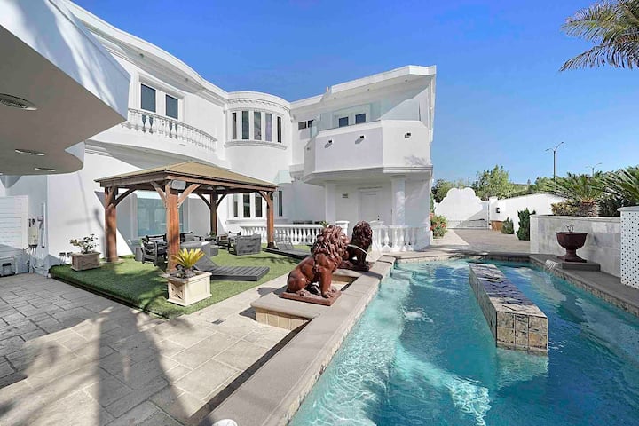 Beautiful Mansion 4bdr + 8baths - SoFi Stadium - Inglewood