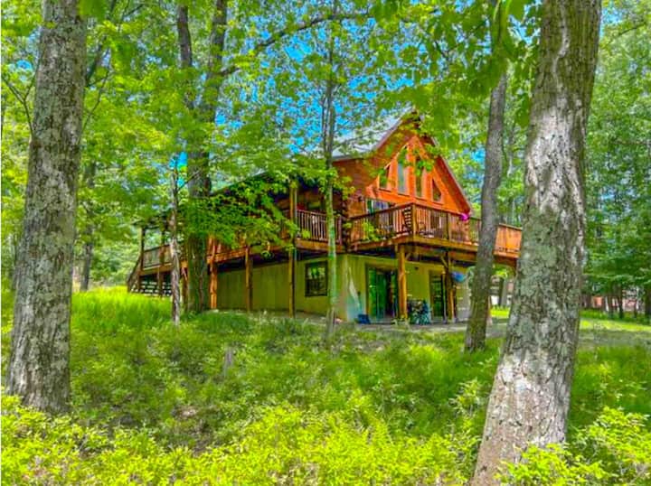 7 Br 3 Ba Slps 22 Hot Tub Wifi Pool Table Free Ev! - Lausanne Township