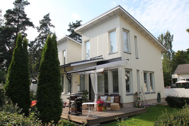 Bright, Unique And Peaceful Little Wooden House. - Helsinki