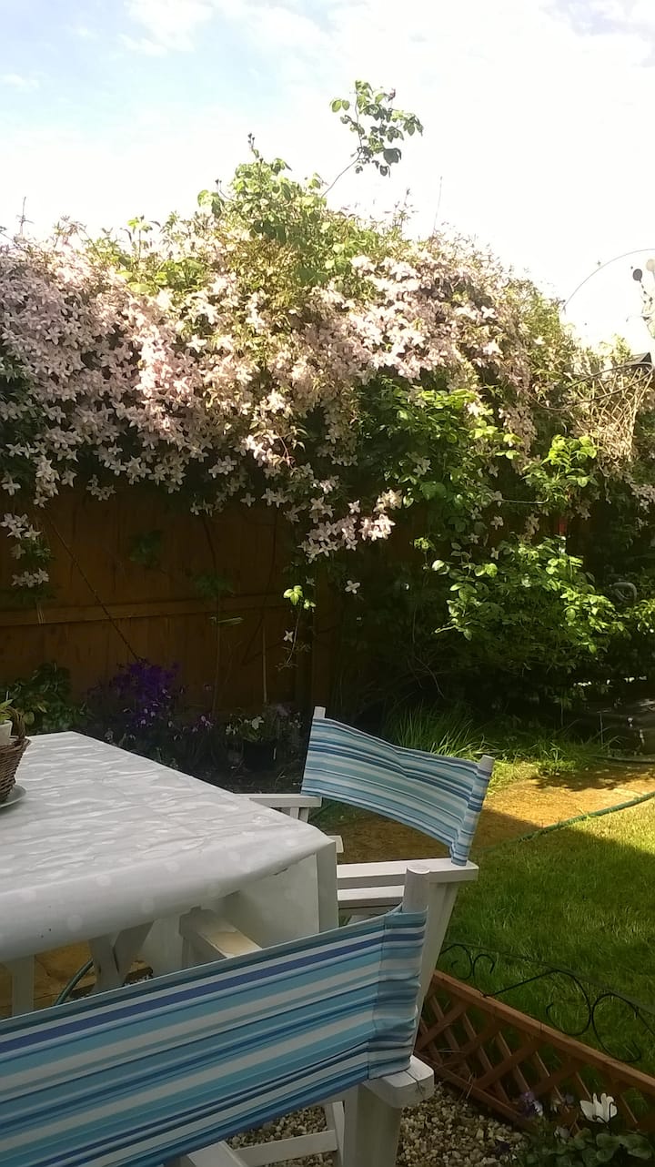 Lovely Room In Friendly Home - Hemel Hempstead