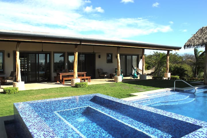 Private Villa Steps From Beach And Ocean Views - Nosara