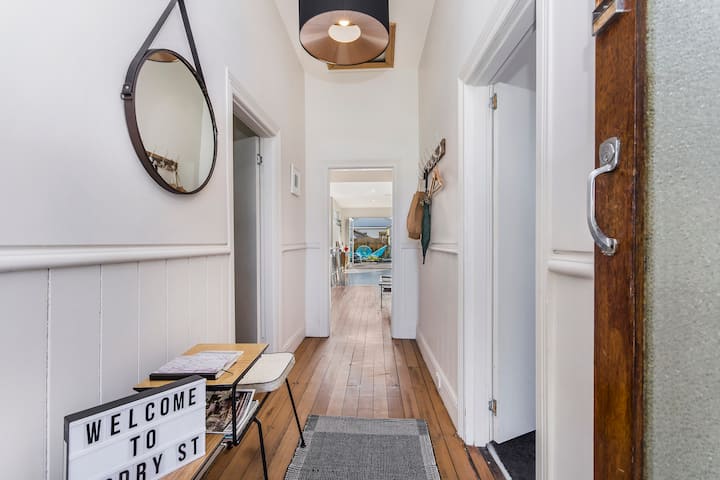 Gorgeous Renovated Cottage - Launceston