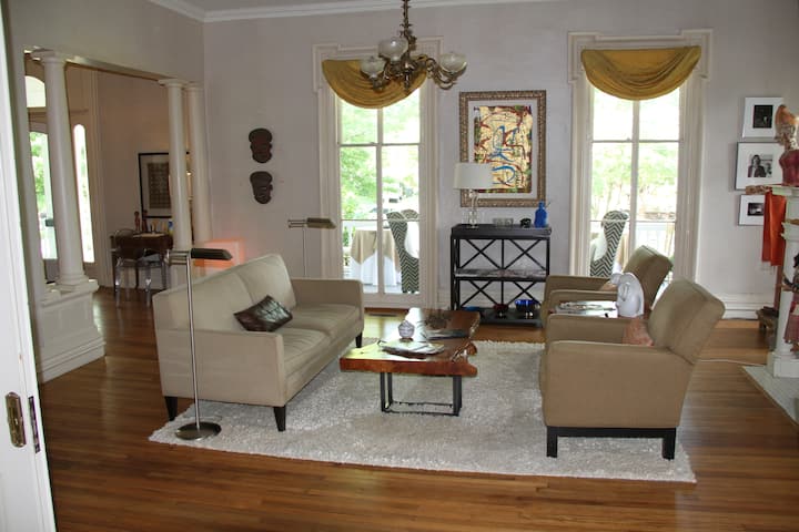 "The Romantic" At Elmwood 1820 Bed & Breakfast Inn—the Only Health Dept. Inspected And Accredited B&b/inn In Washington, Nc. Full Gourmet Breakfast Included. - Washington, NC