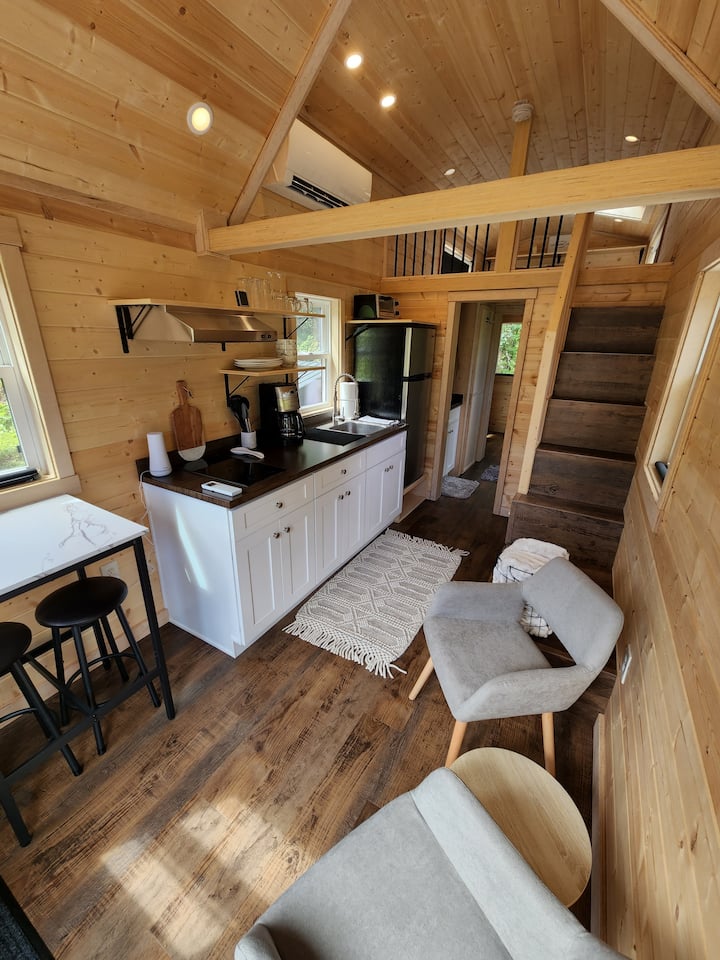 Modern- Minimalistic Cozy Tiny Home - Salamanca, NY