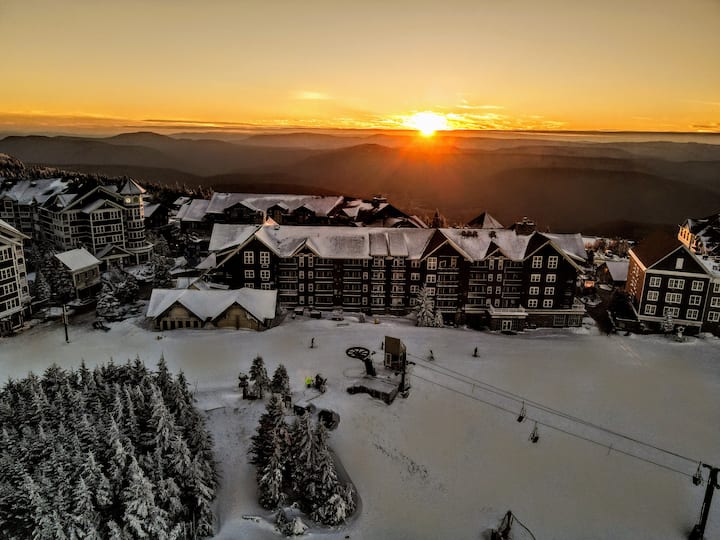 Village - Ski In/out - Huge Deck W/ Sunset Views! - Snowshoe, WV