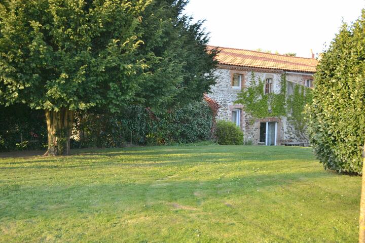 La Marche, Maison Xvii Au Bord De L'eau / 8 Pers - Cholet