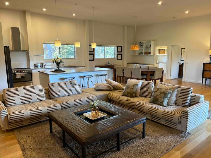 Flinders Retreat Set Amongst Idyllic Rural Setting - Flinders