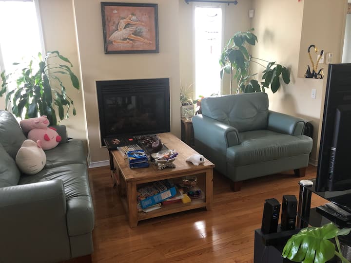 Private Room Near The Lake - Pickering