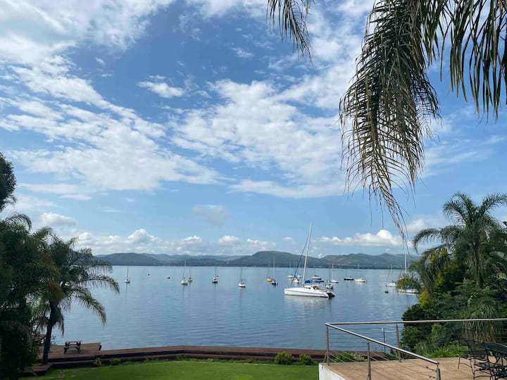 Lakeside Tranquility - Hartbeespoort