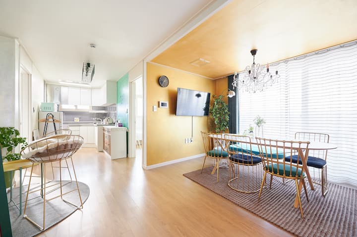 홍대입구역 도보9분/6rm,2br/2개의층/주차가능/엘리베이터/빅그룹/넷플릭스 - Seúl