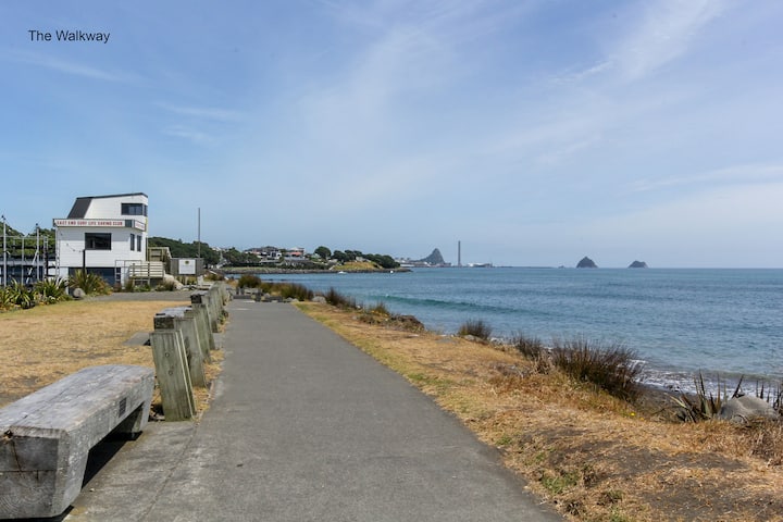 Amazing Beach-side Home 100m From East End Beach - Taranaki