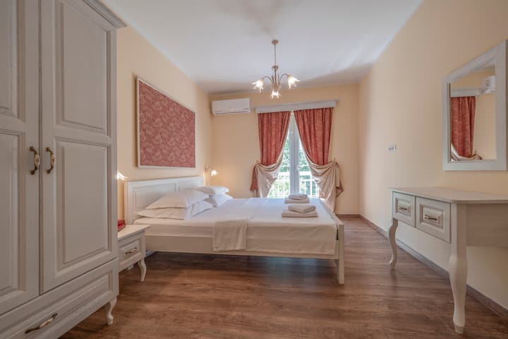 Marinero Apartments- Comfy Two Bedroom Apartment - Budva