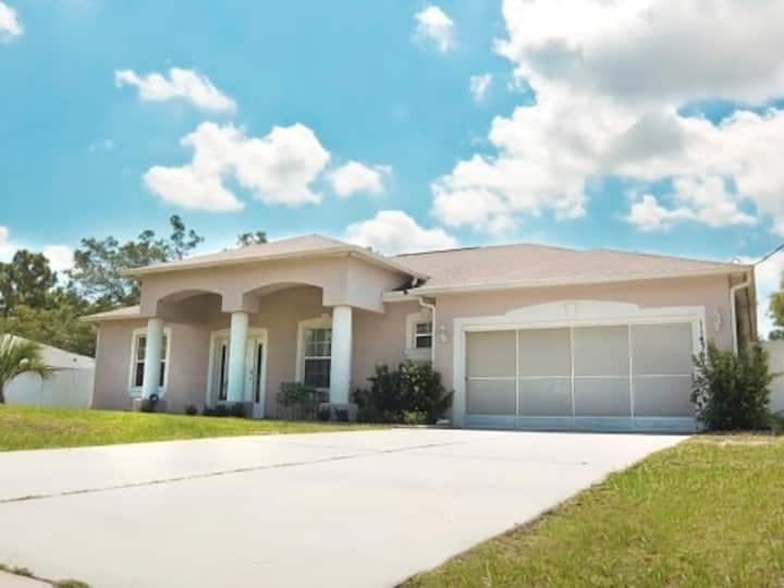 Charming Family Home Near Weeki Wachee Springs - Spring Hill, FL